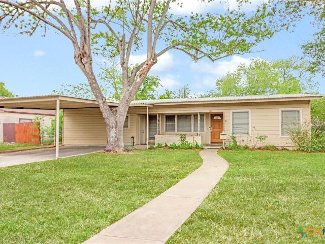 1010 E Humphreys St, Seguin, TX 78155 | MLS #608986