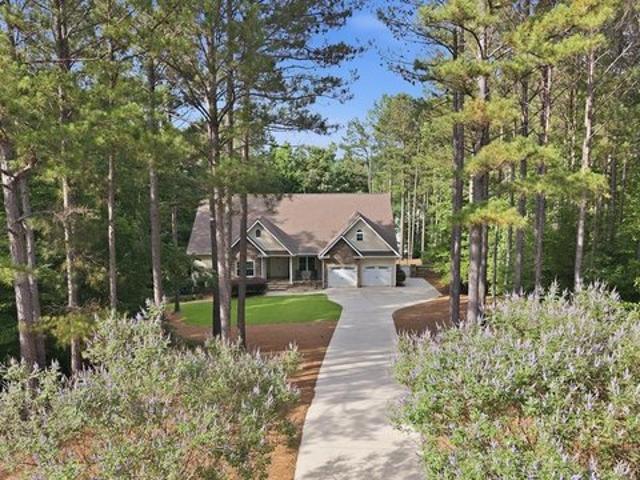 1010 Eagles Harbor Dr, Greenwood, SC 29649