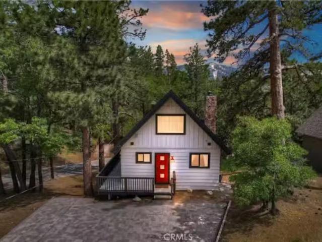 1010 FENWAY DR, BIG BEAR CITY, CA 92314 Single Family Residenc.