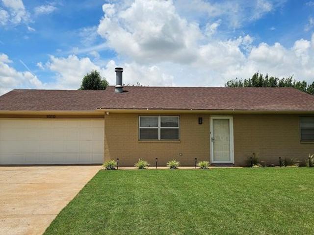 1010 Freeland Dr, Enid, OK 73701