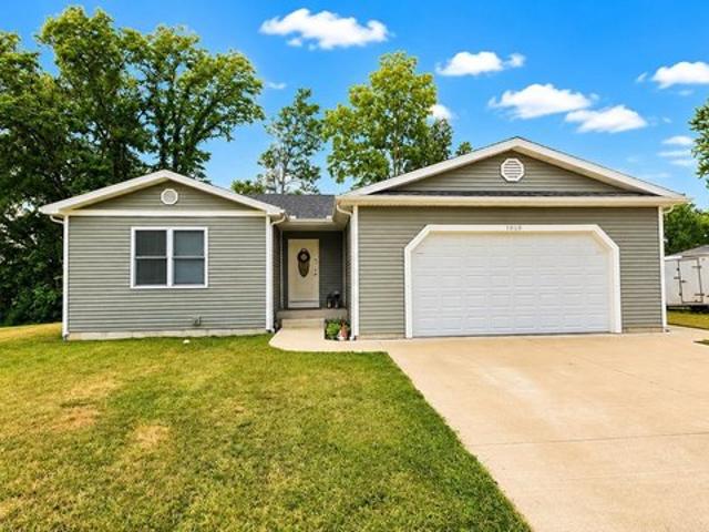 1010 Harrison St, Walkerton, IN 46574