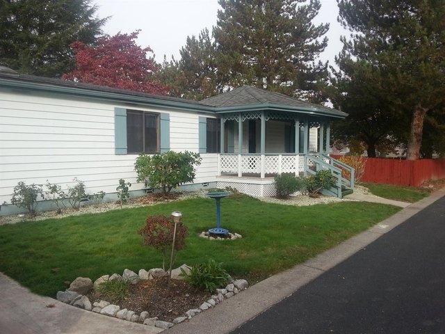 1010 Hemlock Ln, Grants Pass, OR 97527
