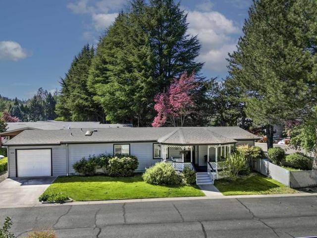 1010 Hemlock Ln, Grants Pass, OR 97527