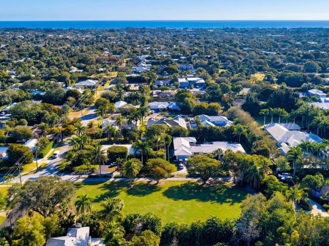 1010 Hibiscus Ln, Delray Beach, FL 33444 | MLS #R11162 | Compass