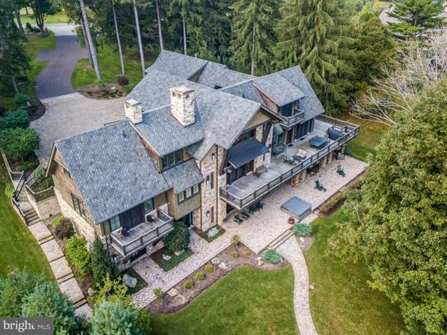 1010 Holy Cross Dr, Oakland, MD 21550