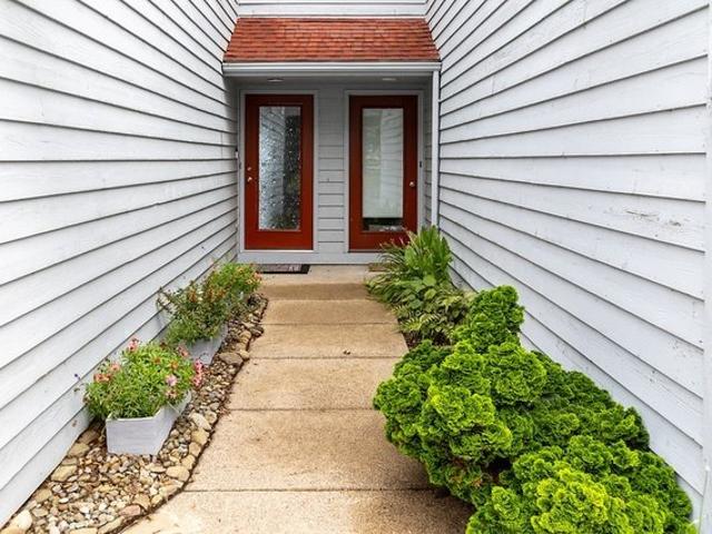 1010 Lookout Dr, Erie, PA 16507