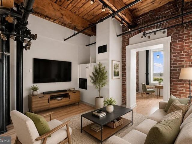 1010 Race St Apt 2E, Philadelphia, PA 19107