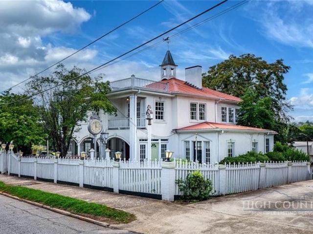 1010 SW College Ave, Lenoir, NC 28645