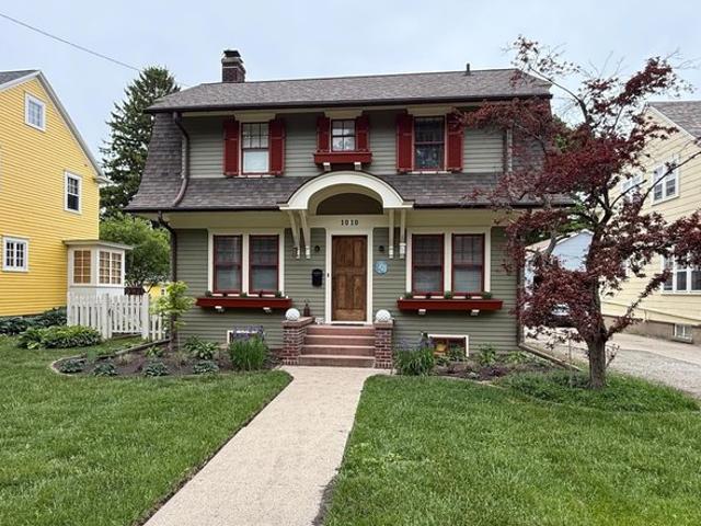 1010 S 8th St, Watertown, WI 53094