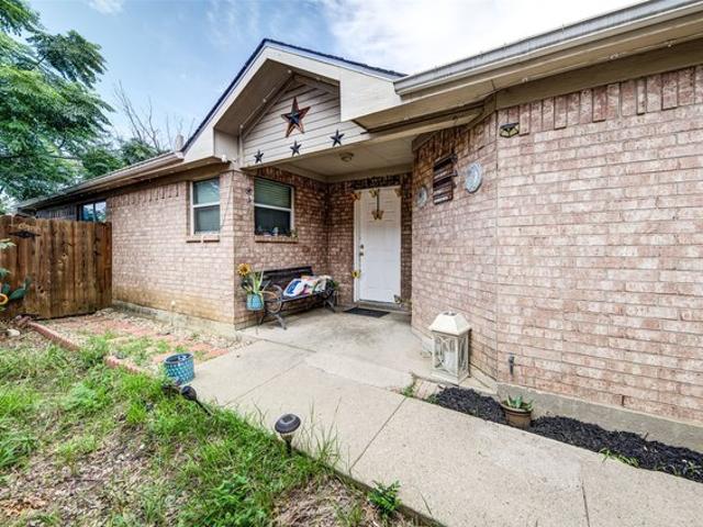 1010 Savage Dr, Denton, TX 76207