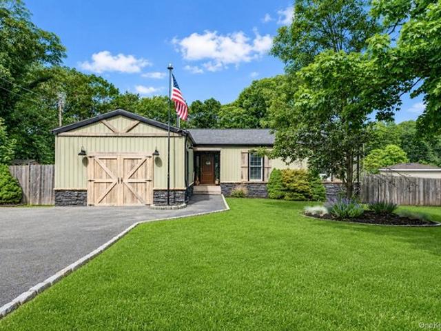 1010 Sipp Ave, Medford, NY 11763