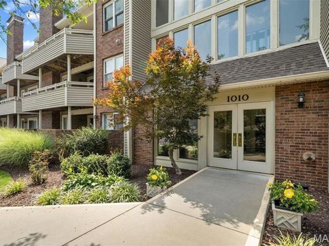 1010 Thoreau Ct Unit 210, Creve Coeur, MO 63146