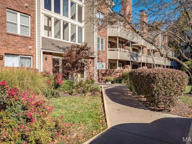 1010 Thoreau Ct Unit 301, Creve Coeur, MO 63146