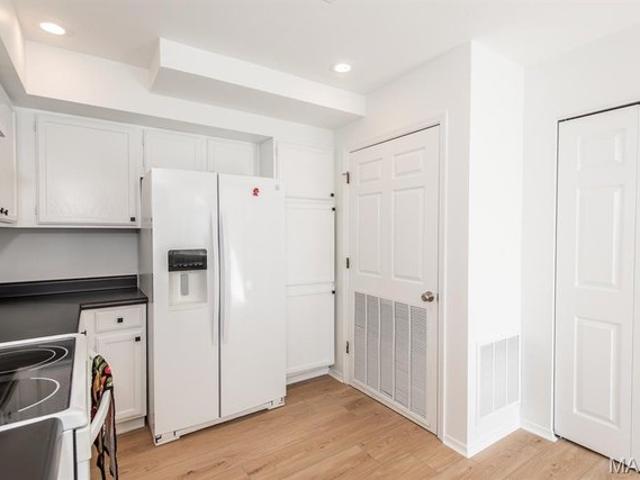 1010 Thoreau Ct Unit 301, Saint Louis, MO 63146