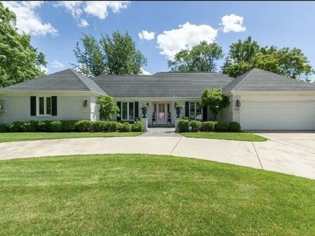 1010 Thunderbird Ln, Naperville, IL 60563