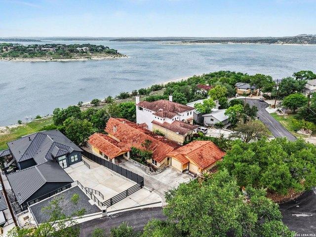 1010 Village Shore Dr, Canyon Lake, TX 78133