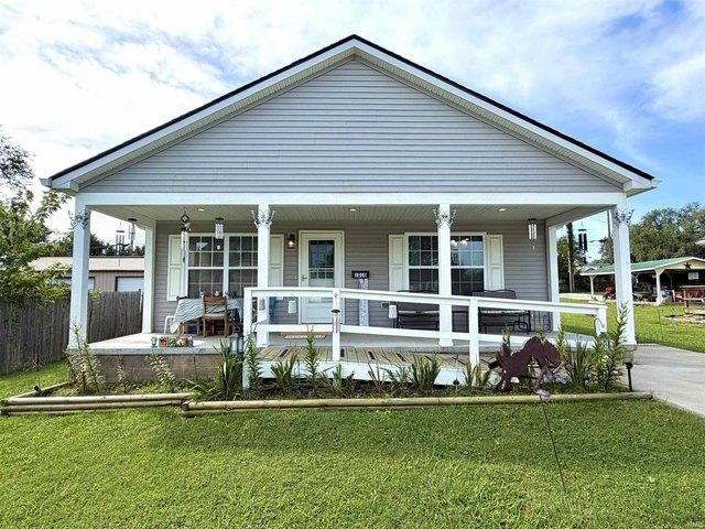 1010 W Grissom Ave, Mitchell, IN 47446