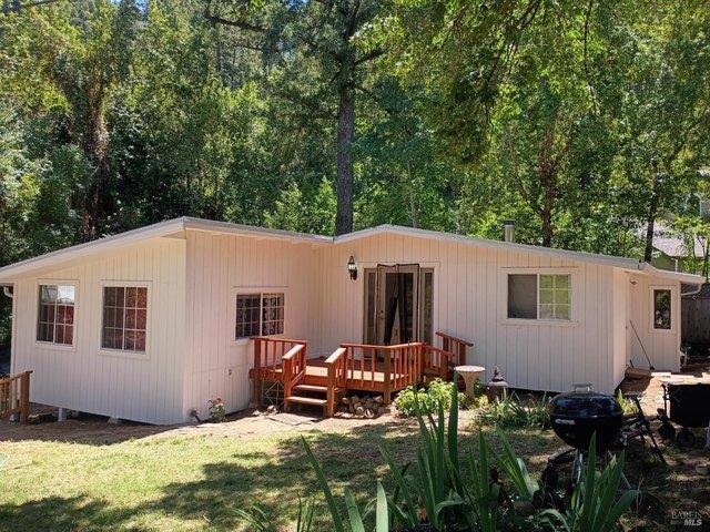 10113 Field Ln, Forestville, CA 95436