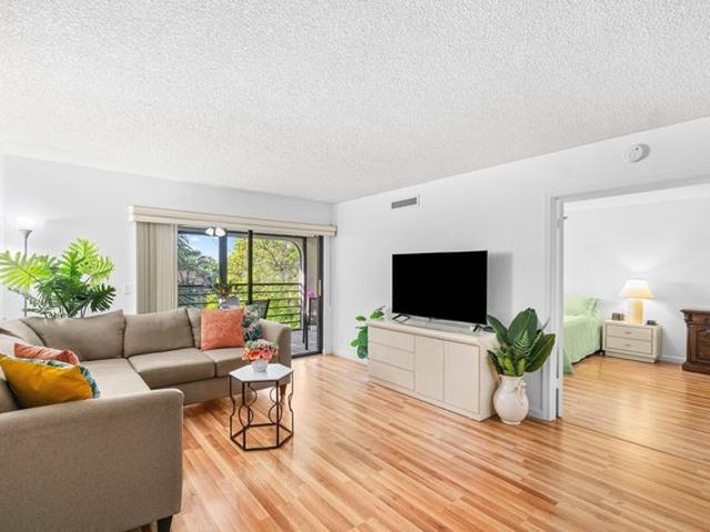10110 Cedar Point Blvd Apt 305, Boynton Beach, FL 33437