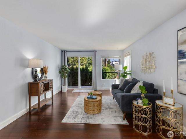 10110 Greenwood Ave N # 204