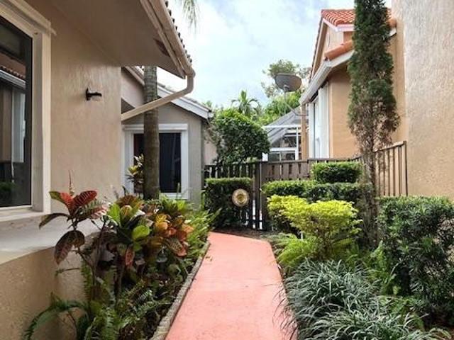 10110 NW 5th St, Plantation, FL 33324 | MLS #F10556