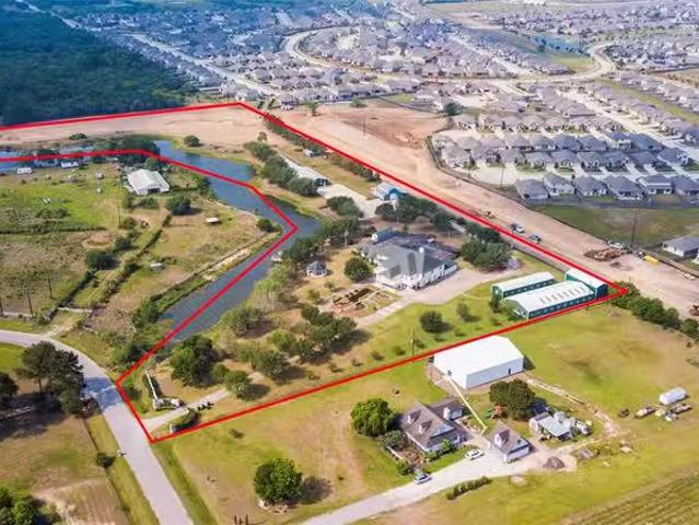 10111 W Hidden Lake Ln, Richmond, TX 77406