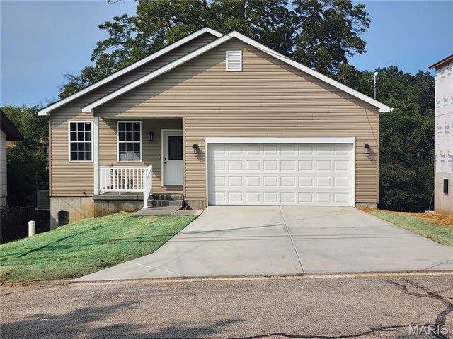 10111 Niblic Dr, Overland, MO 63114