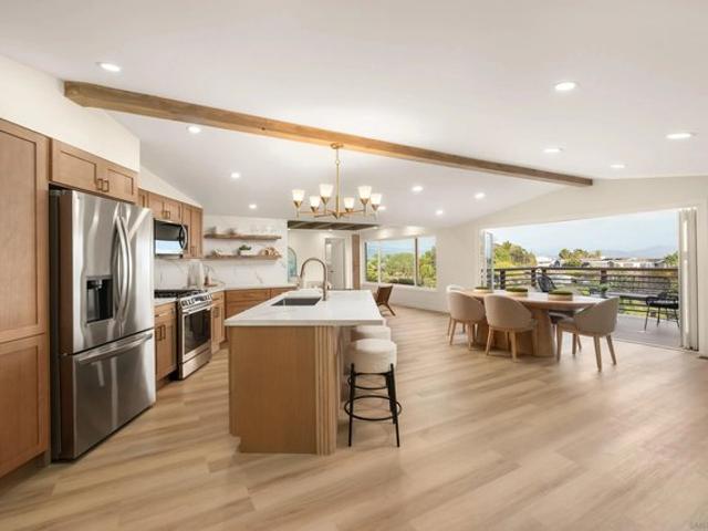 10111 Pinnacle Ln, La Mesa, CA 91941