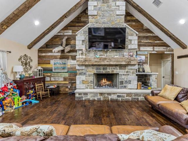 10111 Signal Hill Rd