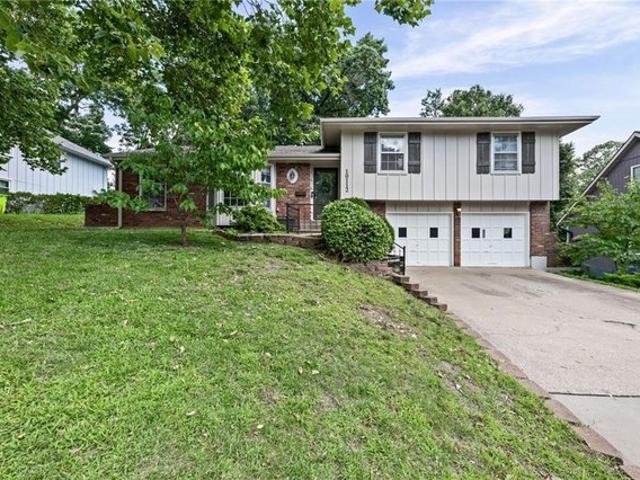 10112 W 65th St, Shawnee, KS 66203