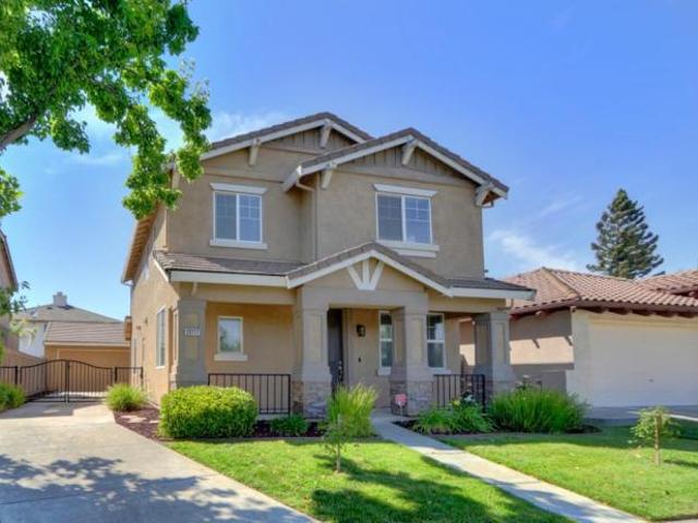 10117 E Taron Dr, Elk Grove, CA 95757