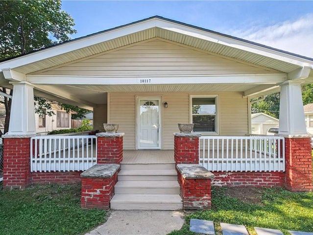 10117 E 10th St S, Independence, MO 64053