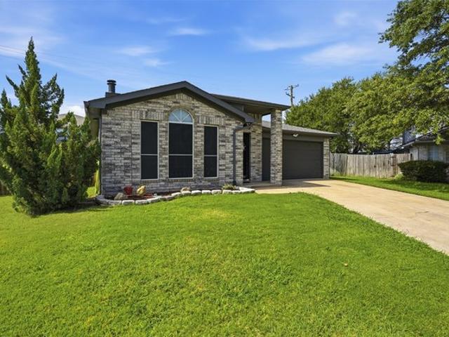 10117 High Bluff Dr, Fort Worth, TX 76108