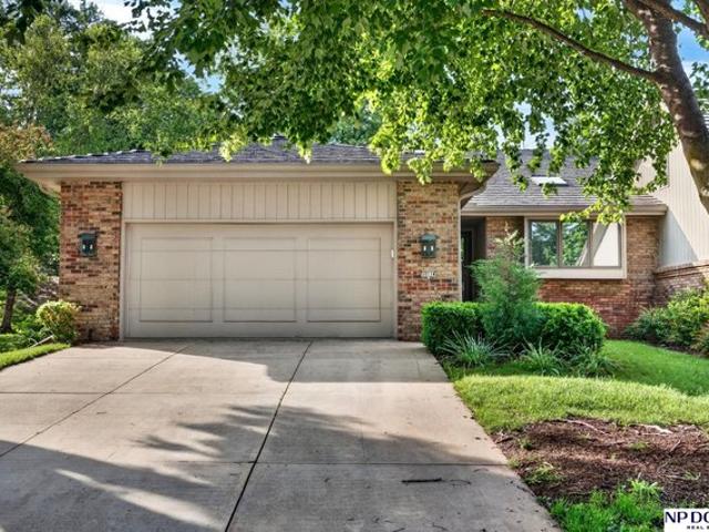 10114 Fieldcrest Dr, Omaha, NE 68114