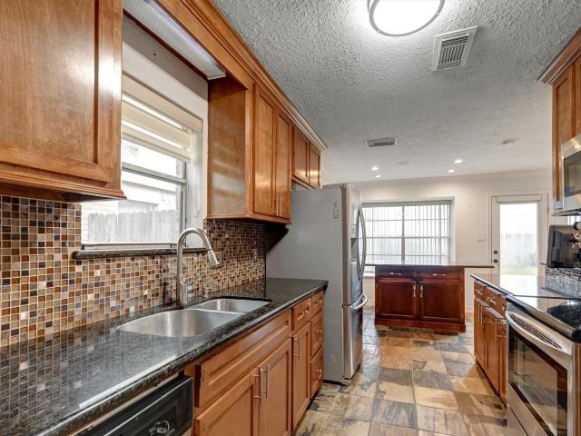 10118 Fernstone Ln, Houston, TX 77070 | MLS #75568