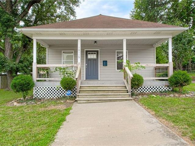 10119 E Lexington Ave, Independence, MO 64053