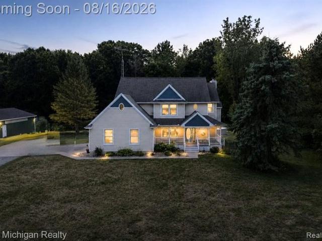 10119 Hill Rd, Gaines, MI 48473