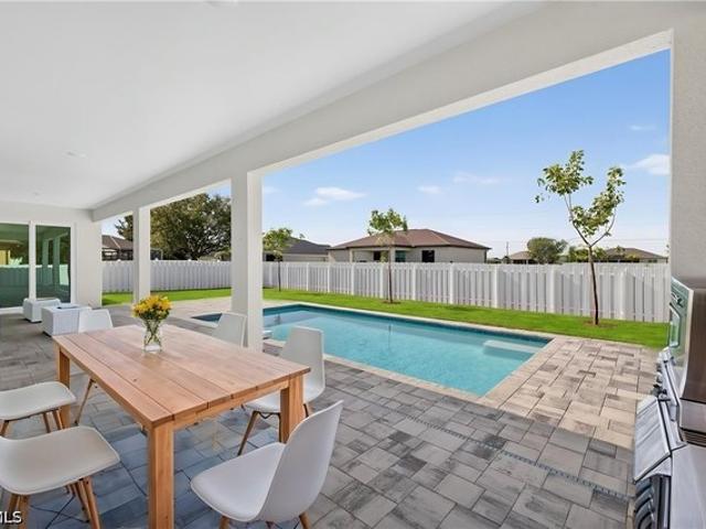 1011 NW 9th St, Cape Coral, FL 33993