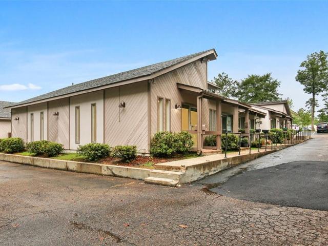 1011 N Causeway Boulevard # 40