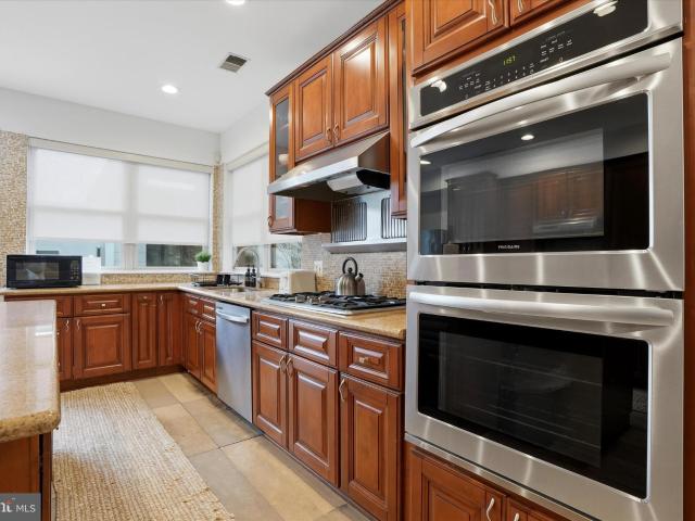 1011 N Orianna St, Philadelphia, PA 19123 | MLS #PAPH2592