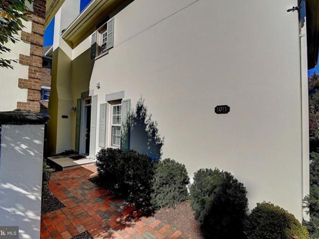 1011 N Pitt St, Alexandria, VA 22314