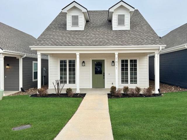 1011 NE Heights Ln, Bentonville, AR 72712