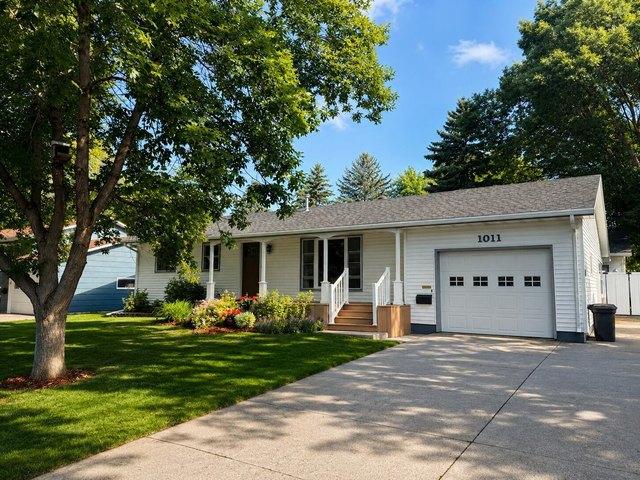 1011 NE 11th Ave, Aberdeen, SD 57401