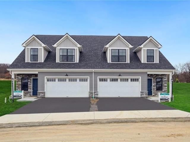 1011 Autumn Woods Dr, Evans City, PA 16033