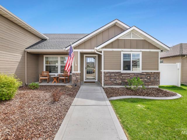 1011 Bell Ln
