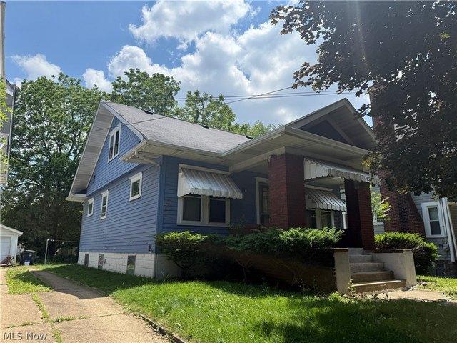 1011 Chalker St, Akron, OH 44310