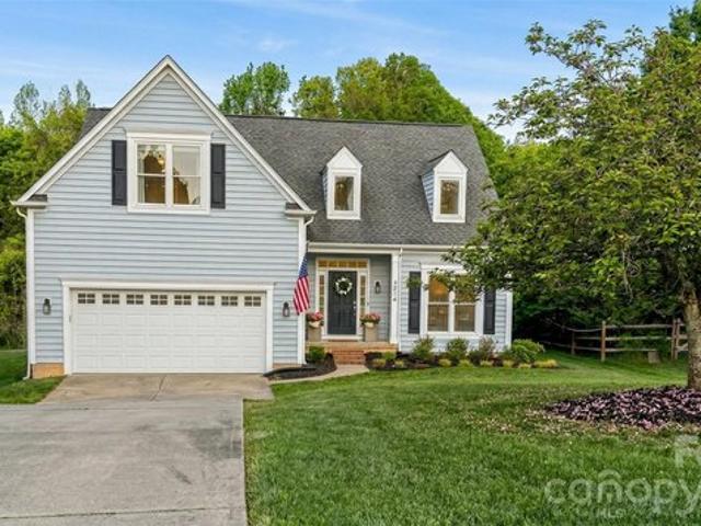 1011 Clearbrook Rd, Matthews, NC 28105