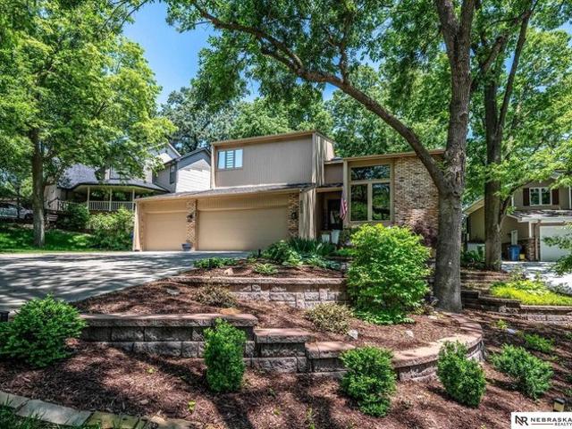 1011 Day Dr, Bellevue, NE 68005
