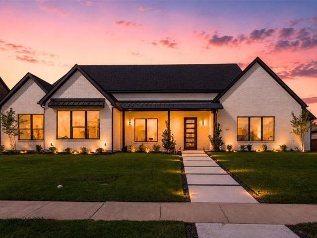 1011 Devonshire Dr S, Forney, TX 75126