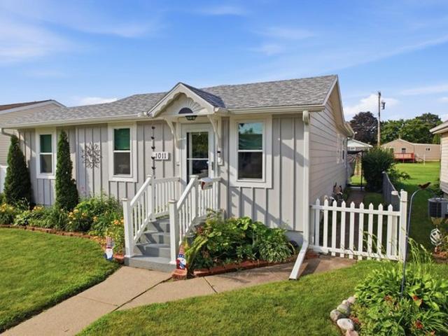 1011 E 5th St, Winona, MN 55987